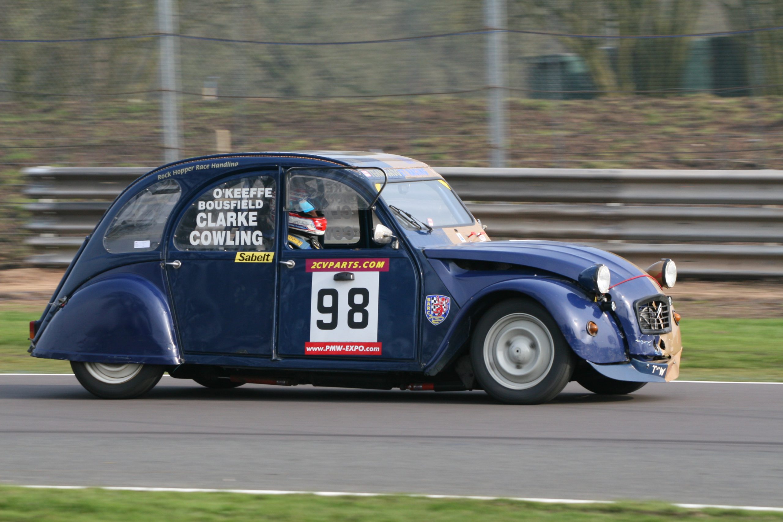 O dia em que Russell competiu com um... Citroën 2CV - F1PT
